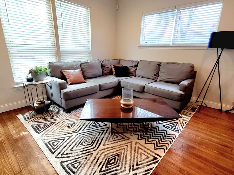 Dallas Downtown 3b/2b Uptown Deep Ellum Greenville - Dallas