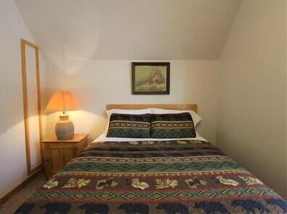 Riverfront! "River Retreat Cabin #3" In Town, Pet Friendly, Wifi - Red River, NM