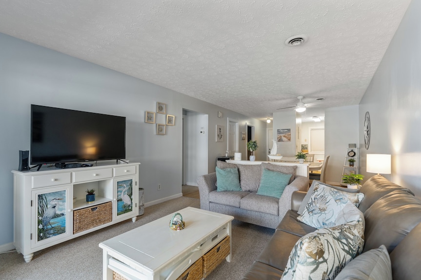 Recently Renovated Condo Across Street From Beach + Free Attraction Tickets! - South Carolina