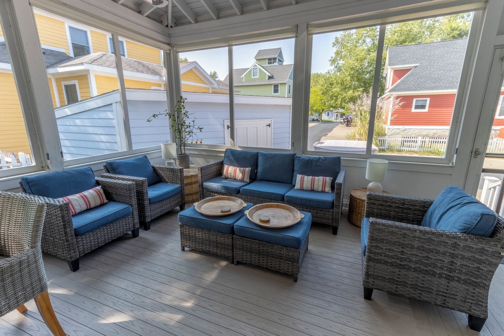 Wrap Around Porch In The Heart Of Beachwalk Resort - Michigan City, IN
