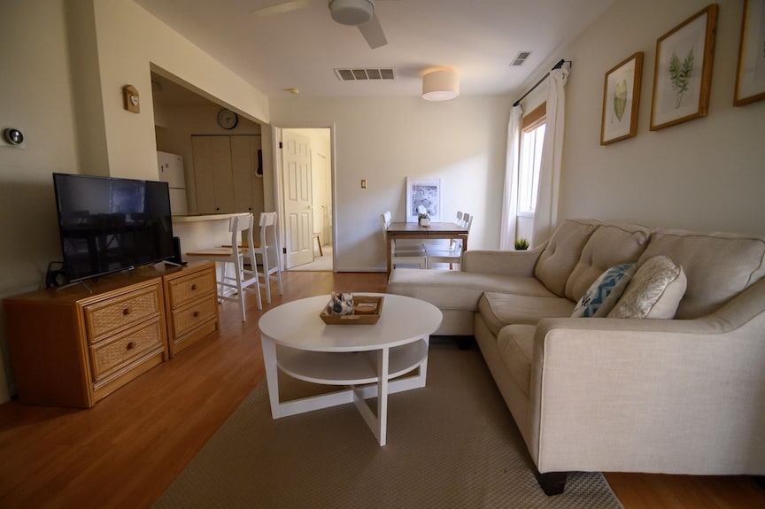 10 Minute Walk To The Beach! Family- Size Condo - Maryland Beach, MD