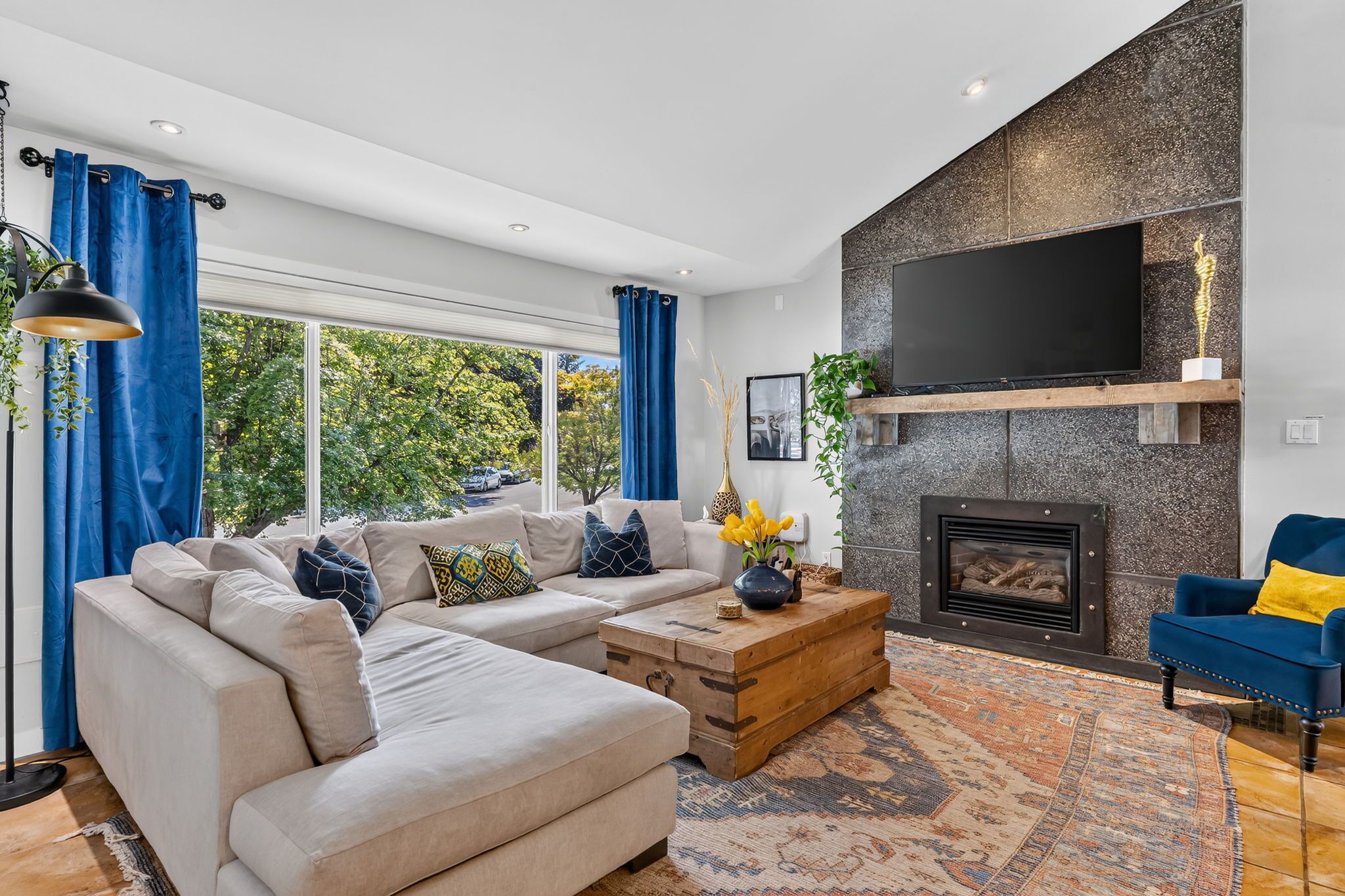 Waterfront Oasis With Pool, Hot Tub, Pet Friendly - Kelowna