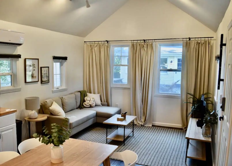 Cute Tiny Home With Everything You Need! - Cedar Falls, IA