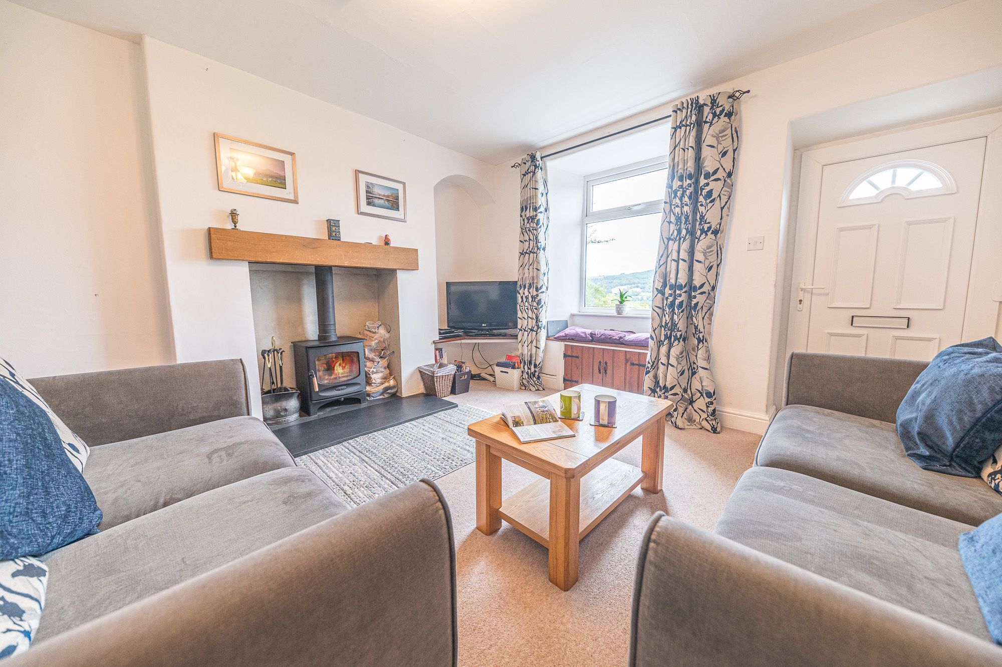 Coniston View, Village Cottage With Gorgeous Lake Views - Coniston