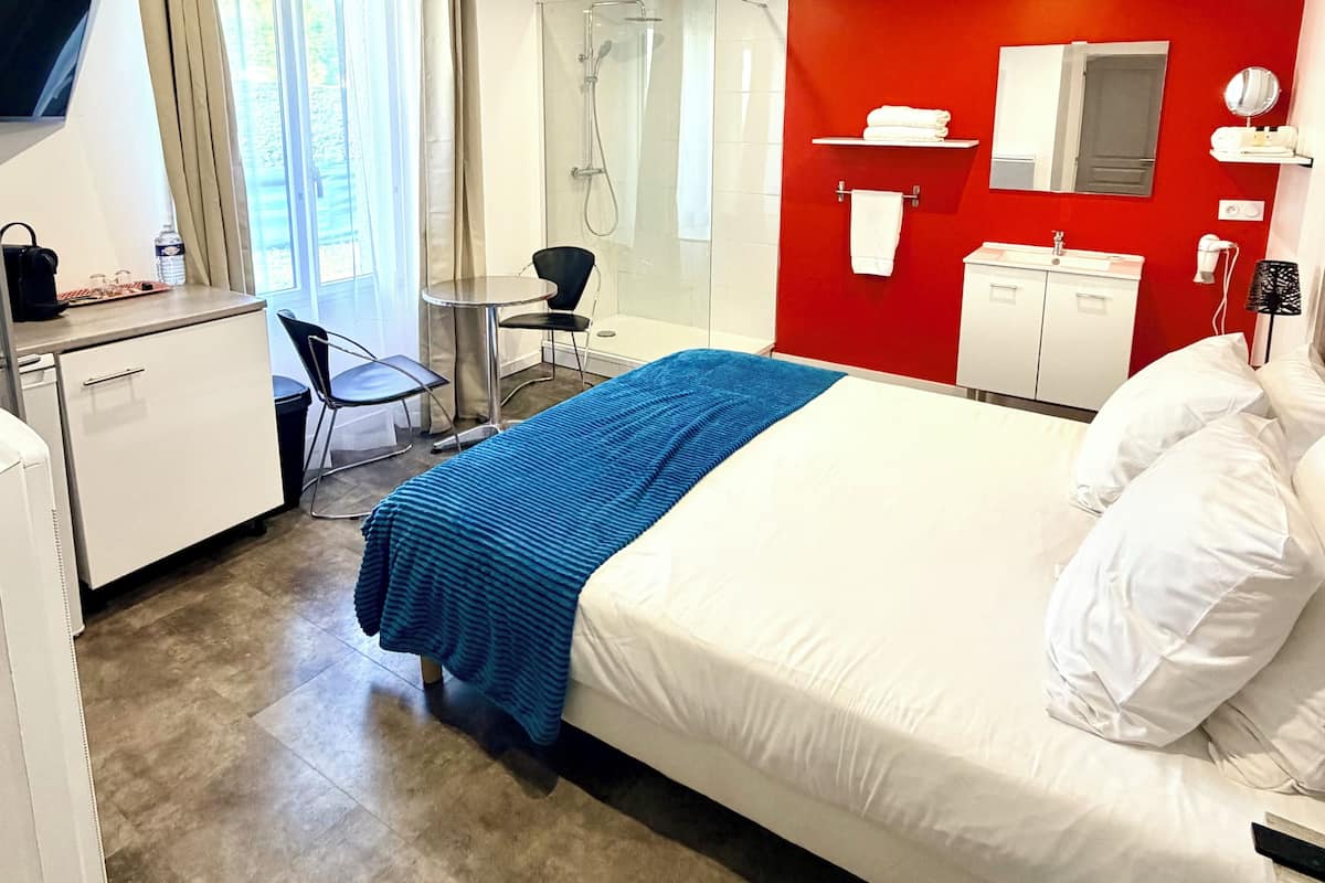 Quarto Duplo Comfort, 1 quarto, frigorífico e micro-ondas, vista para o jardim | Roupa de alta qualidade, camas de colchão viscoelástico