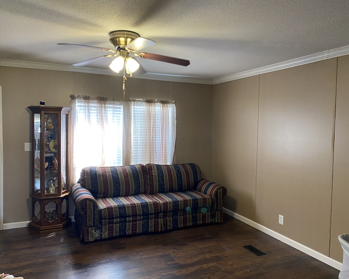 Cheerful 2 Bedroom Home, King Suite, Wi-fi - 조지아