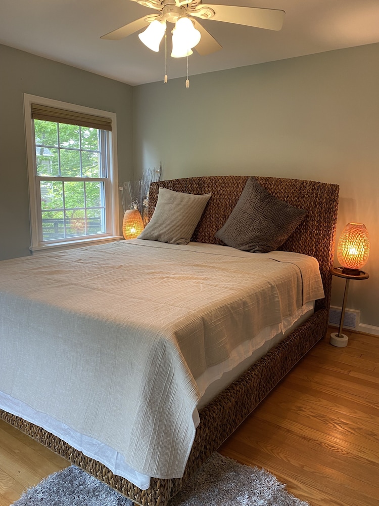 Peaceful, Authentic Stone Cottage With Cozy Charm - Middleburg, VA