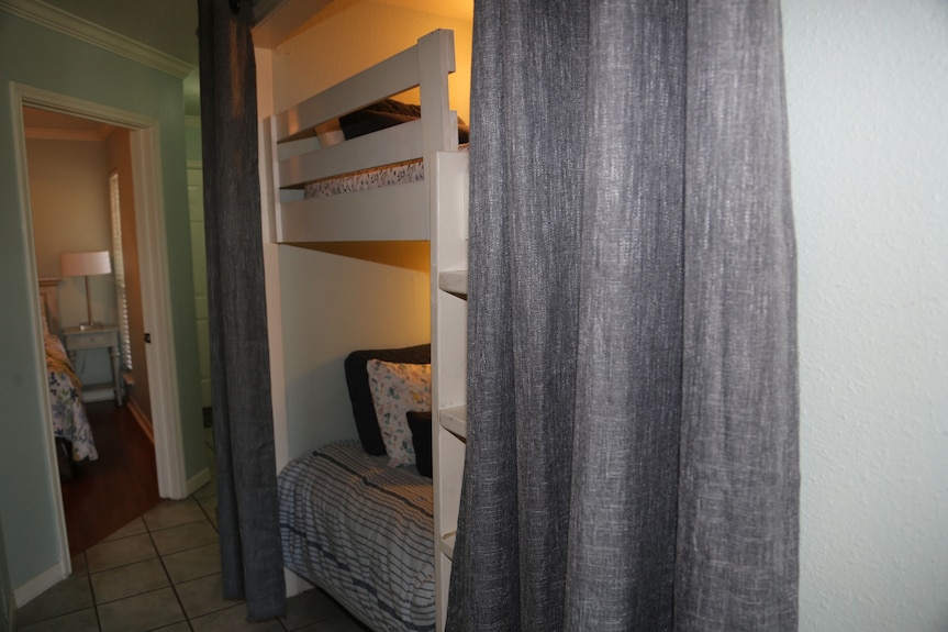 Oceanfront Condo With Beach View 2 Pools - Galveston Island, TX