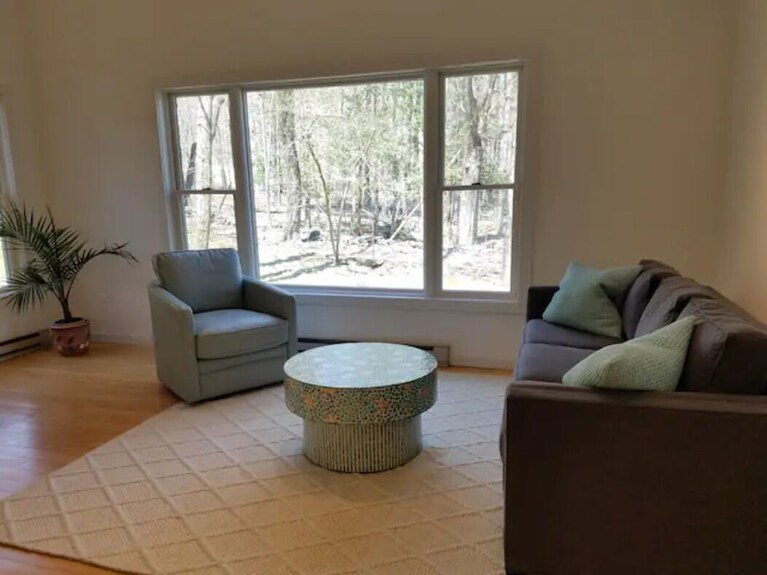 Charming Cottage Rental Near Woodstock Heated Pool, Fire Pit, Screened Porch - Woodstock, NY