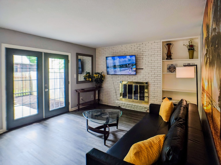 Comfortable And Elegant 3bdr Duplex, Unit # 4 - Overland Park, KS