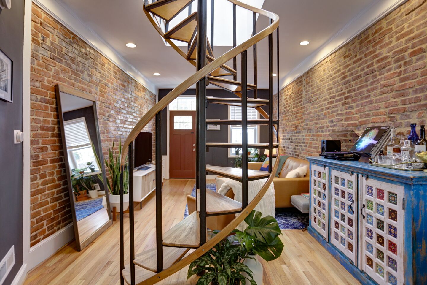 Unique Renovated Townhouse With Private Backyard - Washington, D.C.