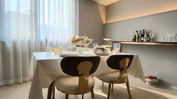 Estúdio Romântico (Breakfast not available on Sundays) | Roupa de alta qualidade, cofre no quarto, cortinas/cortinados opacos