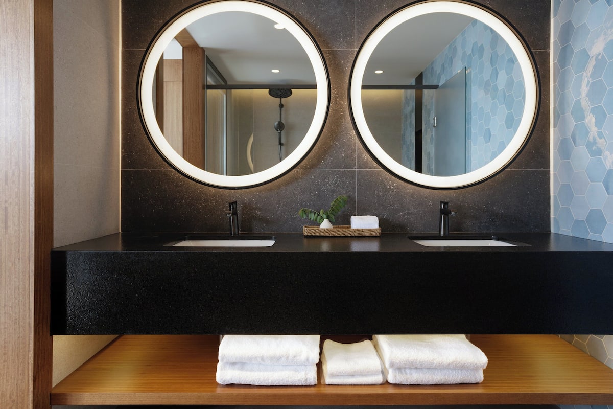 Suite, 1 cama king-size, junto ao mar (Kicker Rock) | Lençóis de algodão egípcio, roupa de alta qualidade, minibar