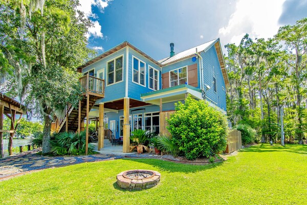 "Bayou Fever" A Cajun Bayou Paradise -Sleeps 12 - Lake Verret, LA