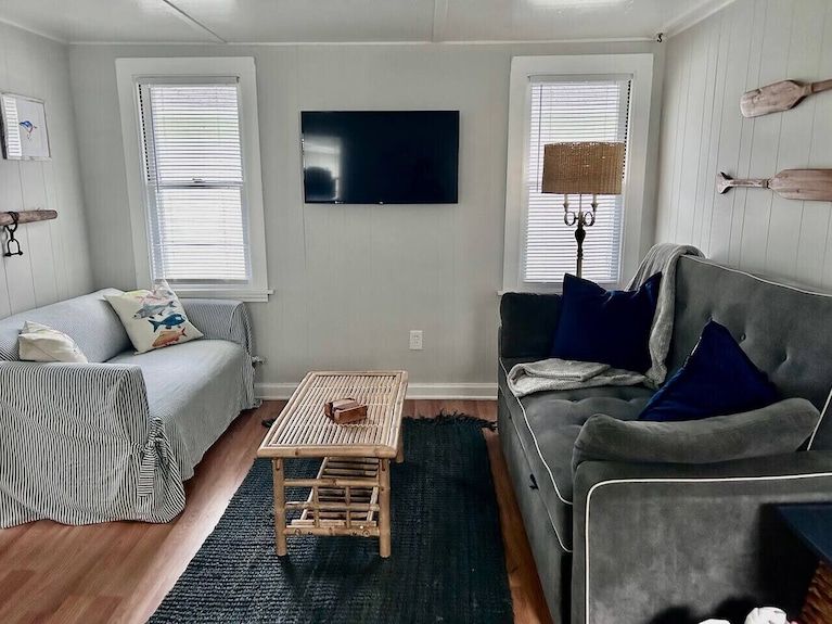 Gotl Charming One Bedroom Lake Erie Cottage - Geneva State Park, Geneva