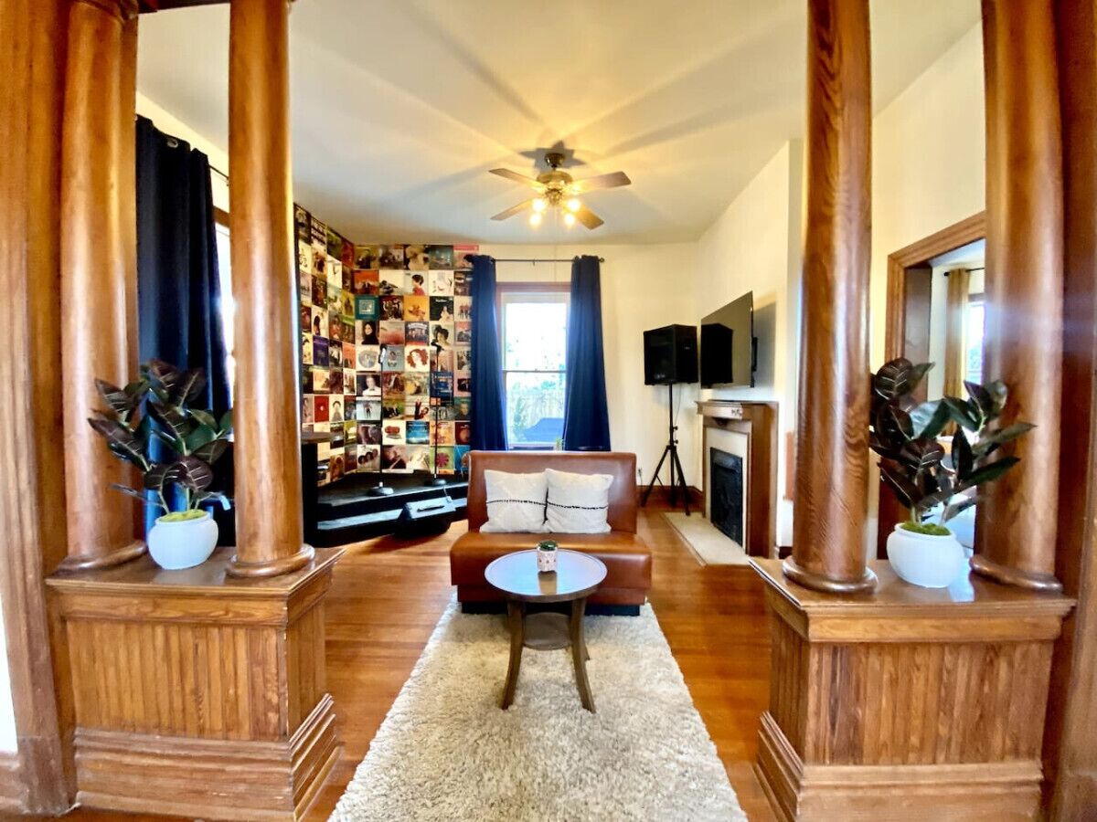 Glenrose: Karaoke Bar ~ Bridal Salon ~ Courtyard - Birmingham, AL