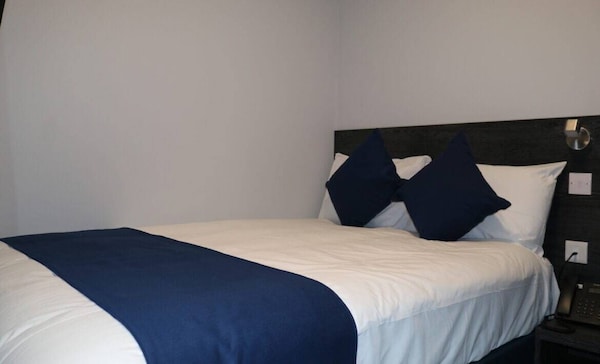 Blue Sapphire Hotel - Ilford