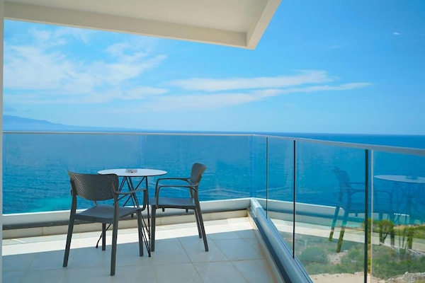 Quarto Triplo, vista para o mar | Varanda