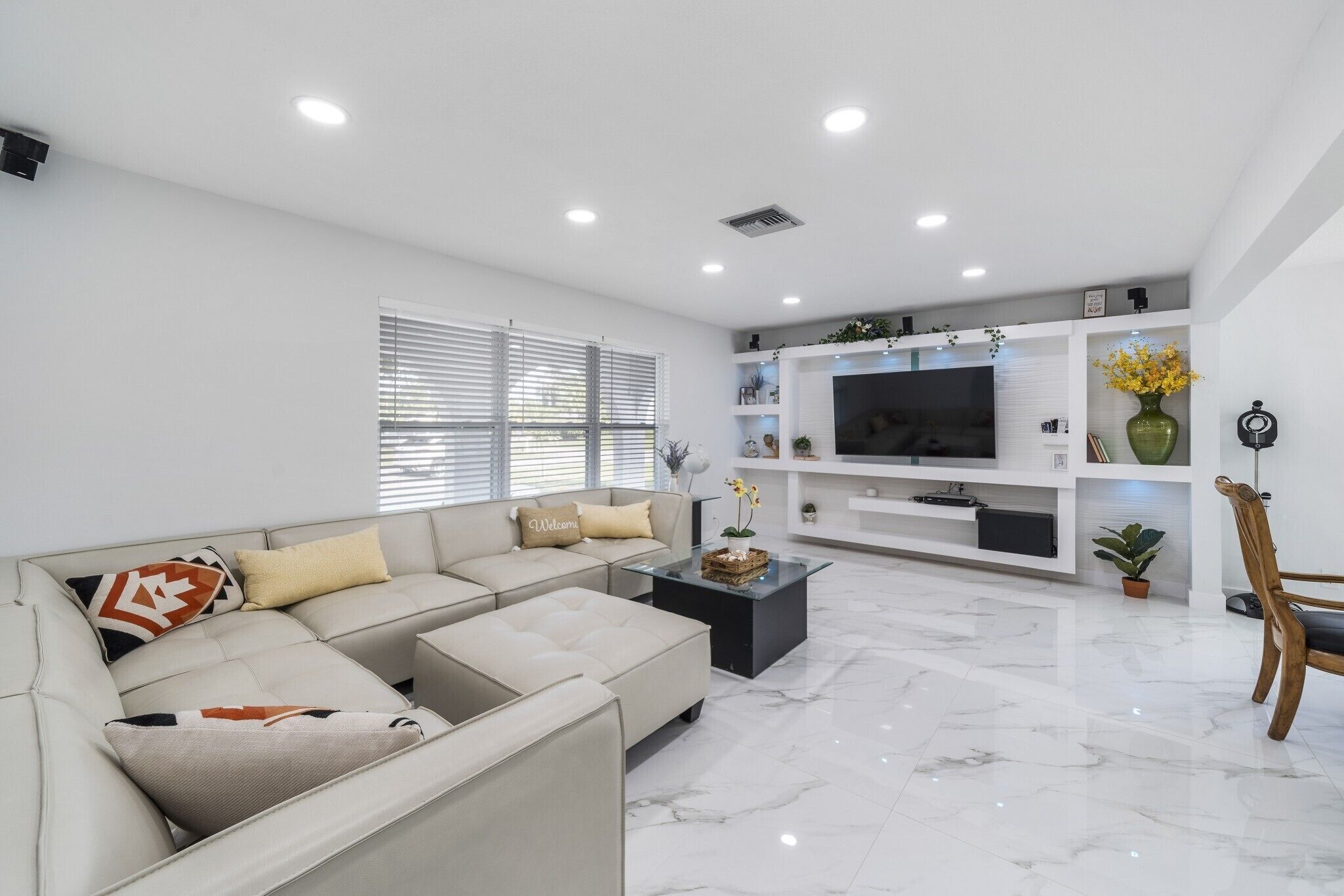 Luxury Lake House-5 Bd,  5 Ba, Pool, Hot-tub, Grill, Mini Golf And Tiki Hut - Boynton Beach, FL