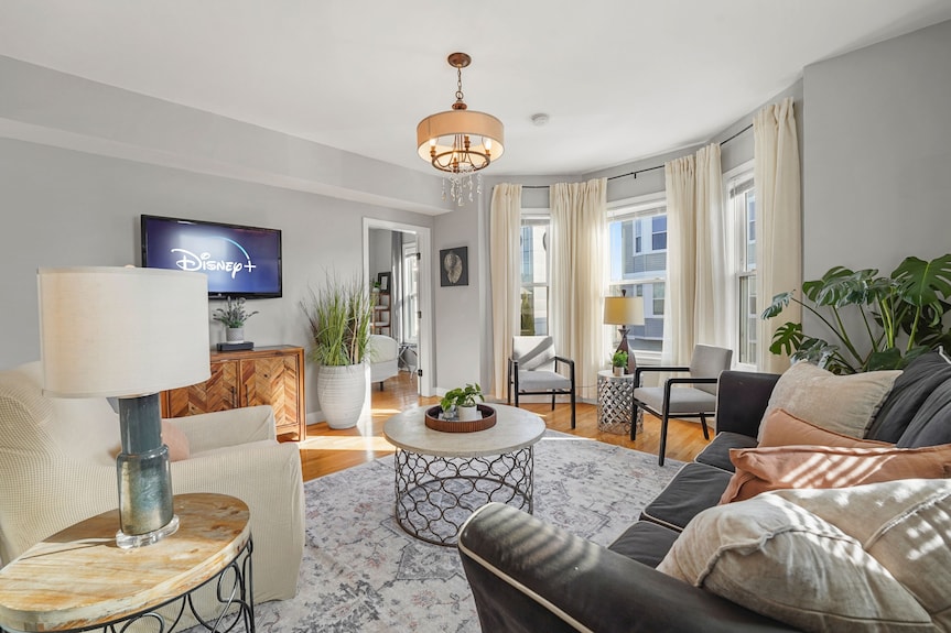 Comfy & Cozy 2nd Level Condo Walk To Mbta Mins To Downtown Boston - Norwood, MA