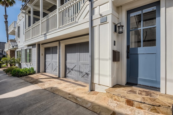 Designer Corona-del-mar Condo 2 Blocks To Beach - Newport Beach, CA