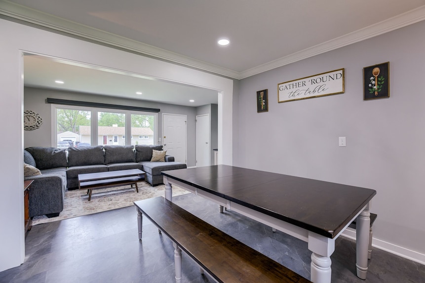 Hamilton In Heart Of Omaha! Multi Family And Group Friendly! The Perfect Space!! - Omaha, NE