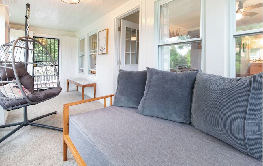 Comfy Dog Friendly Cottage W/ Large Fenced Yard - アシュビル, NC