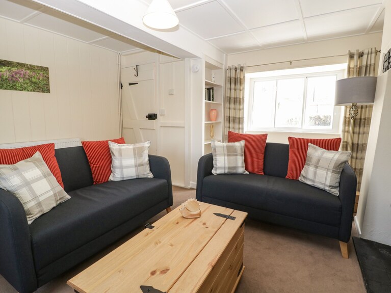 2 Court Farm, Pet Friendly, Character Holiday Cottage In Bere Regis - Wareham