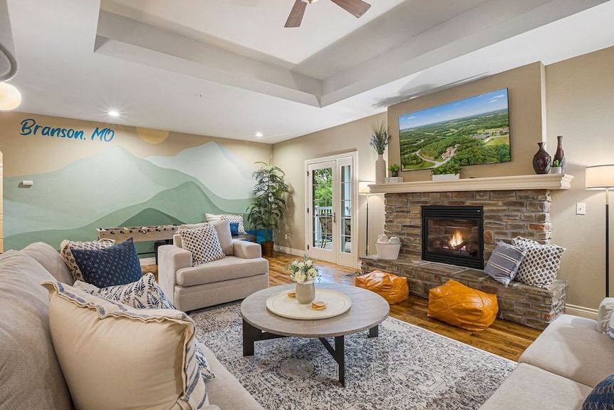 Villa With 30ft Privatedeck, All Ensuite Bathrooms,clubhousepool, Golf, Gamearea - Branson, MO