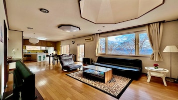 Casa de campo básico | Área de estar | TV