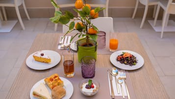 Café da manhã continental grátis todos os dias