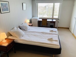 Escrivaninha, Wi-Fi de cortesia, roupa de cama