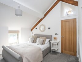 4 quartos, individualmente decorados, individualmente mobiliados