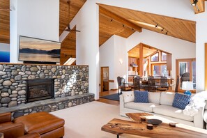 Casa, 4 quartos | Sala | Smart TV 