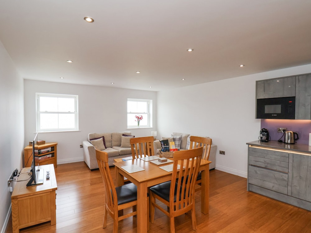 Sandsend View - ウィットビー