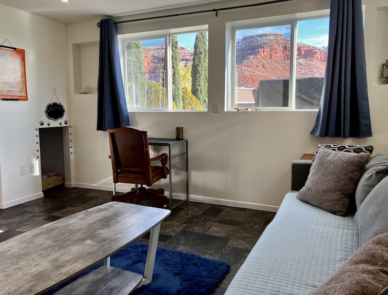 Vermillion Vacation: A Comfy Home Away From Home - Pet Friendly - Utah