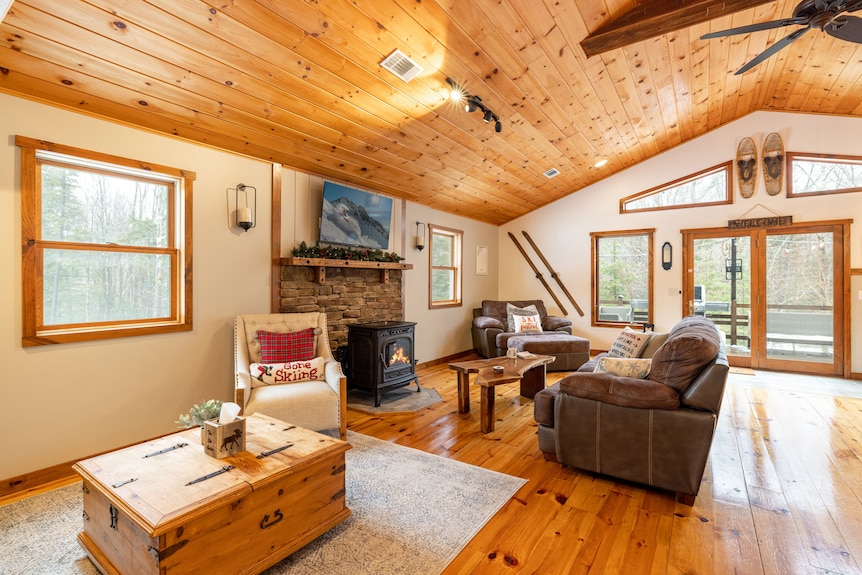 Charming Chalet W. Hot Tub - 1 Mile To Mt. Snow - Vermont