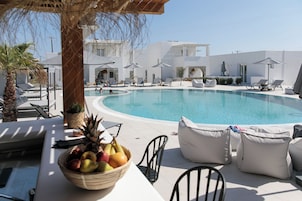 2 piscinas internas, piscina externa sazonal