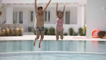 2 piscinas internas, piscina externa sazonal