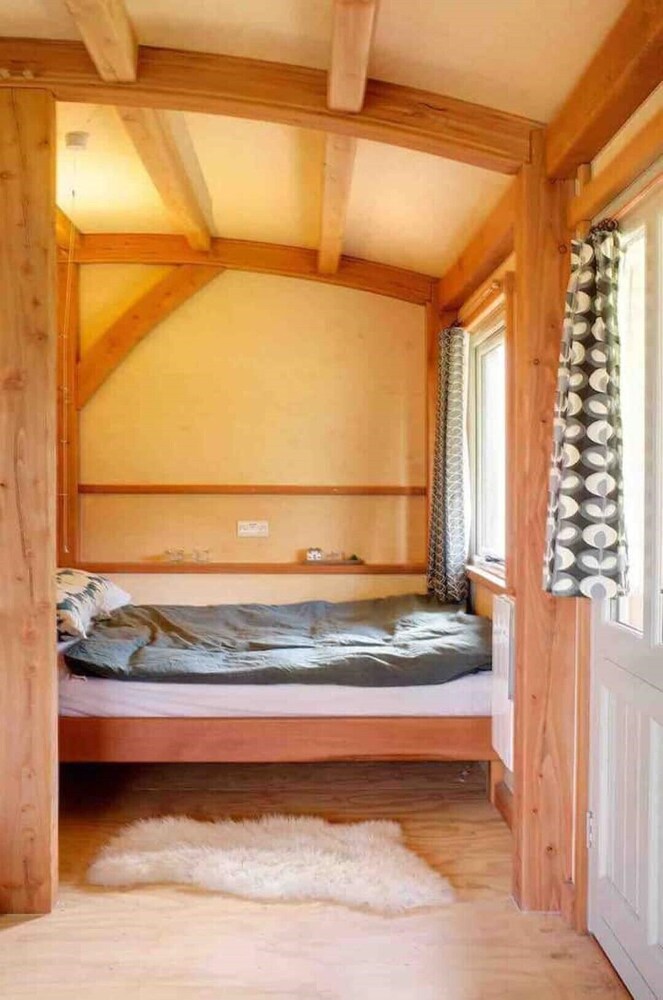 Daisy-a Romantic Logcabin Hiding Amongst The Trees - Exeter