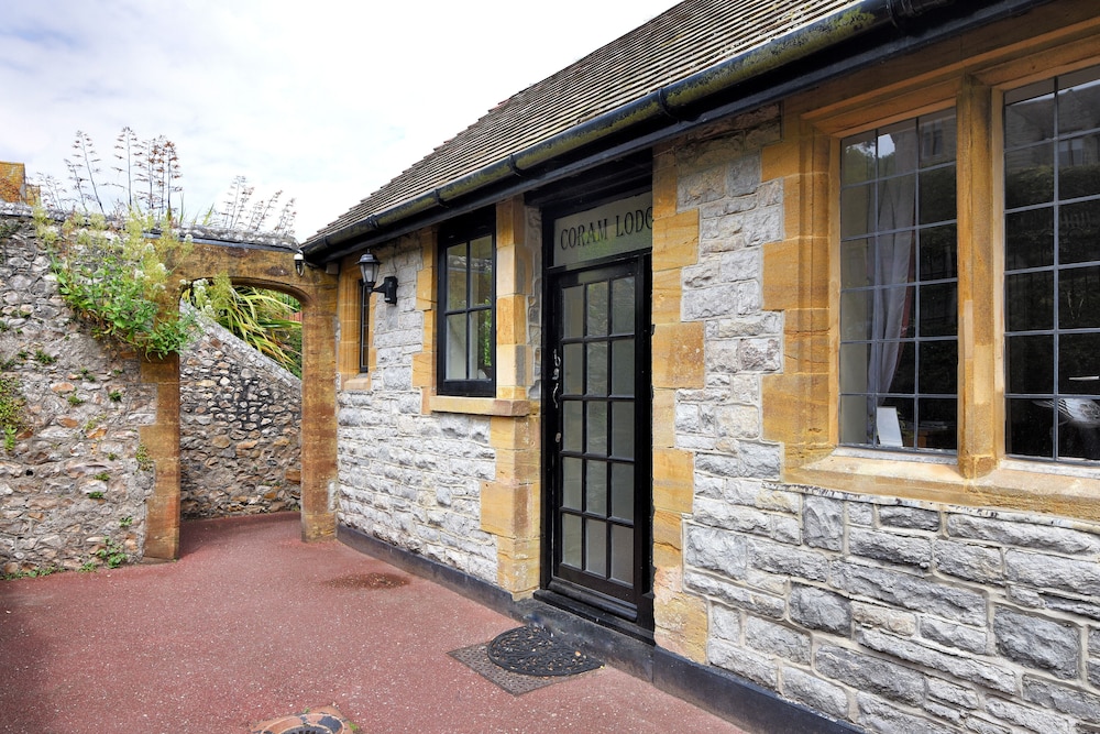 Coram Lodge - Lyme Regis