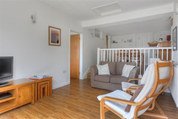 Greystones Flat - Lyme Regis