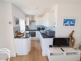 Casa de Campo | Cozinha privada | Um frigorífico, uma máquina de lavar louça, utensílios de cozinha 