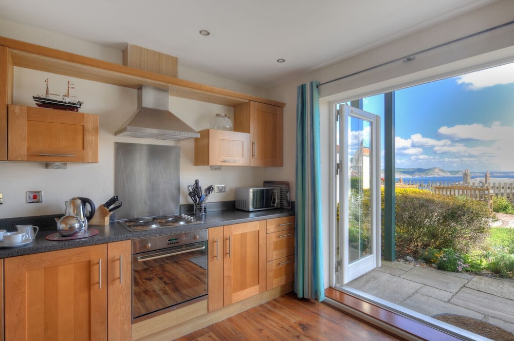 8 Buckfields - Lyme Regis