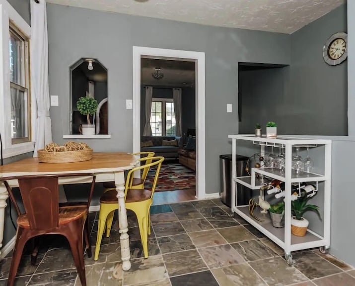 Unique Eclectic Tudor - King Bed! Parking! 30 Night Minimum. - Salt Lake City