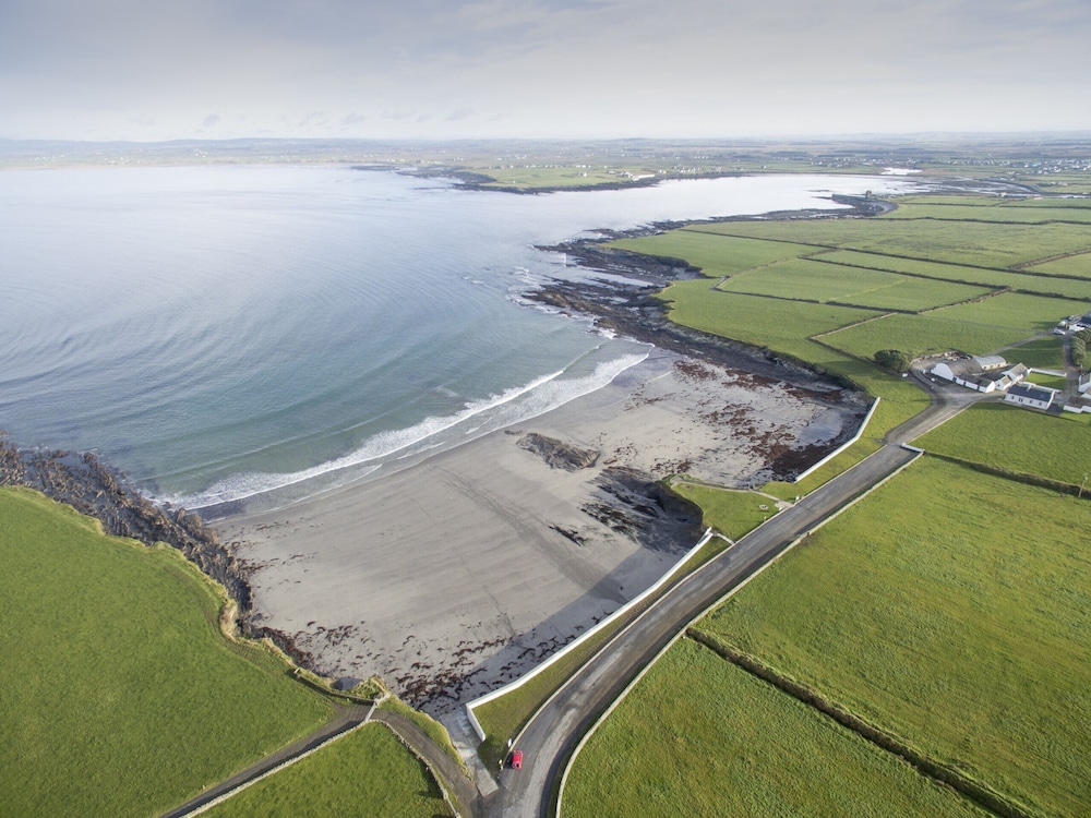Matthews Traditional Holiday Cottage - Clare County