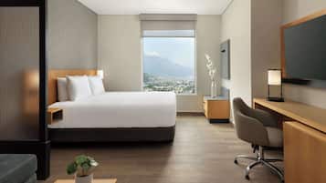 Quarto, 1 cama king-size e sofá-cama | Roupa de alta qualidade, minibar, cofre no quarto, secretária