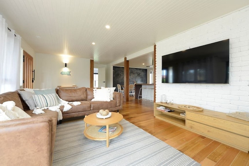 Salty Escape - 4pm Check Out Sundays* - Melbourne