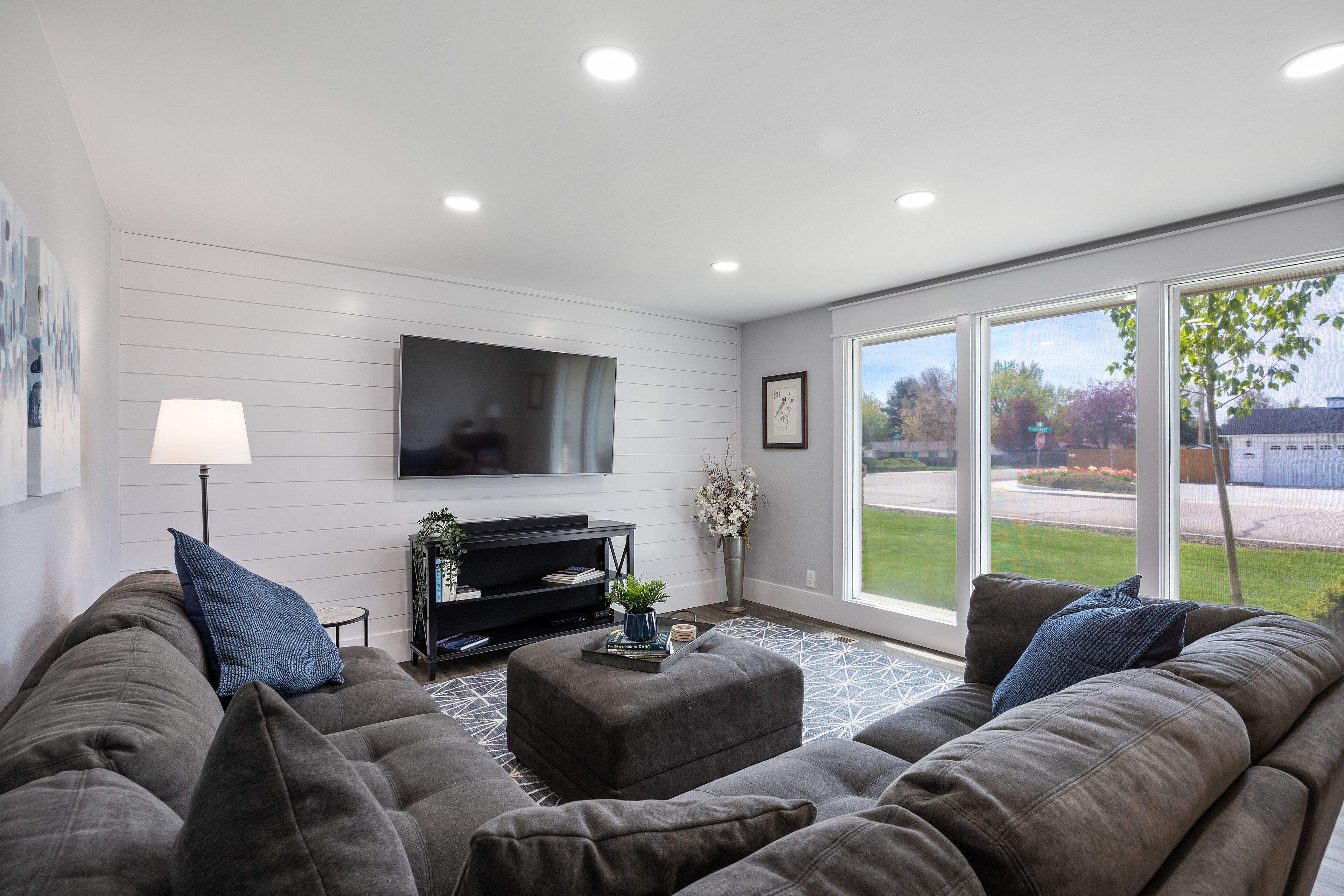 King Bed/fresh Home/seperate Big Screen Rooms/park - 보이시