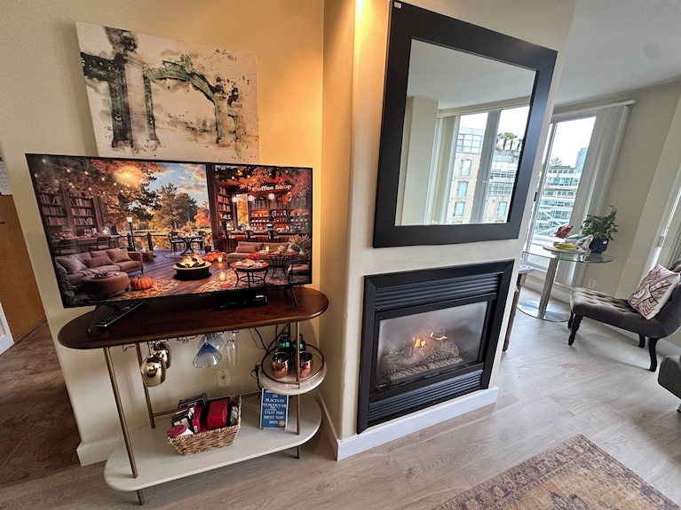 Penthouse Suite W/ Jacuzzi On Seawall W/ Views - Vancouver